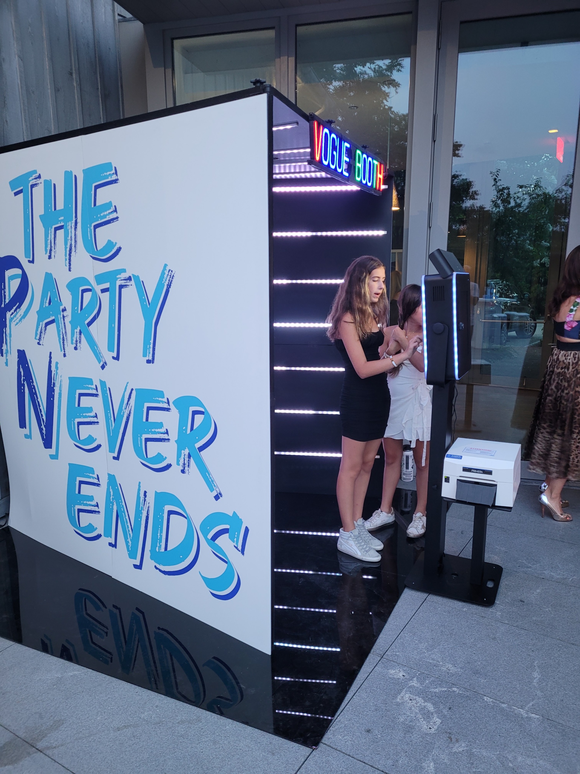 Vogue Photo Booth Rental, Led light Tunnel vogue booth, met gala